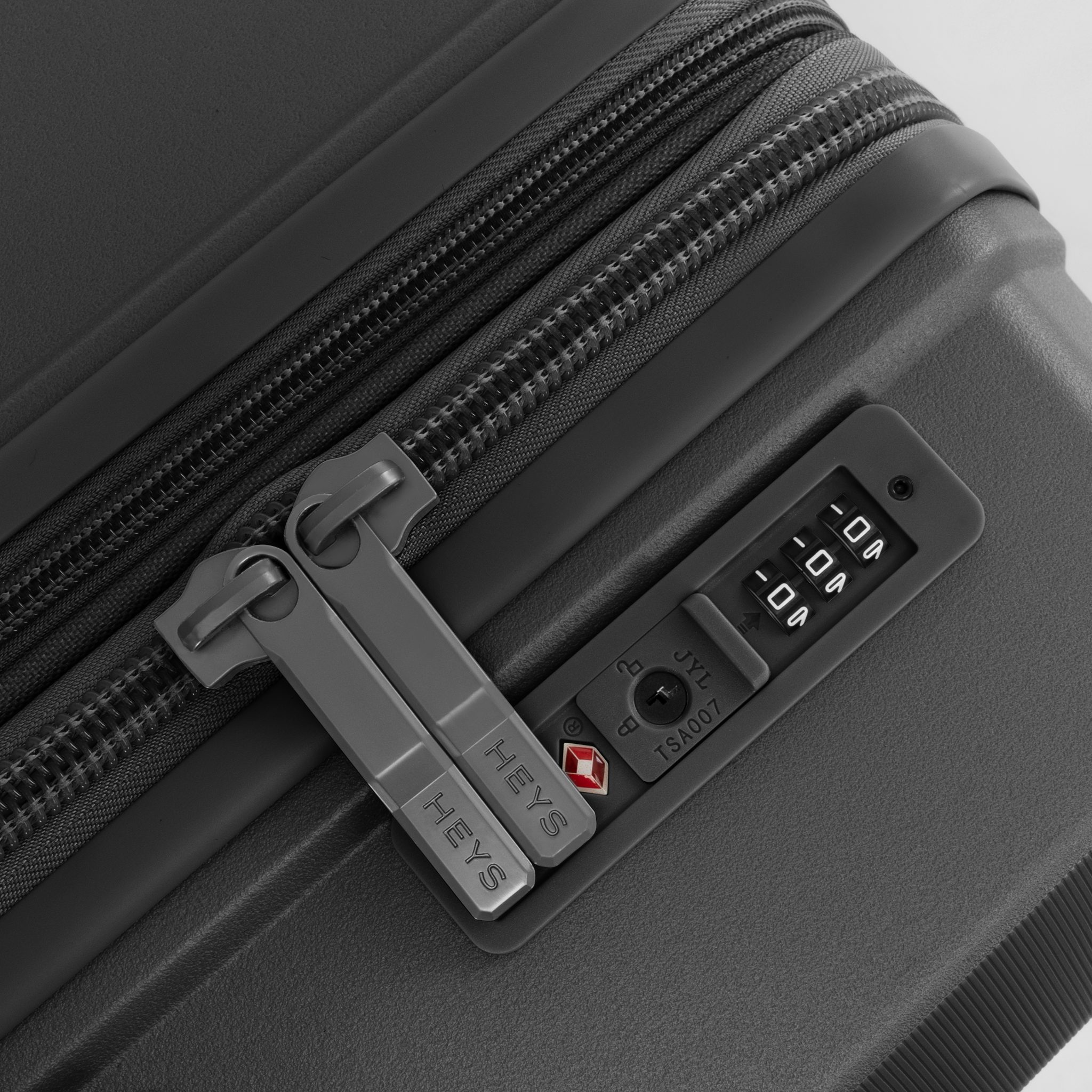 ZENITH 26” LUGGAGE – BLACK – Heys Philippines